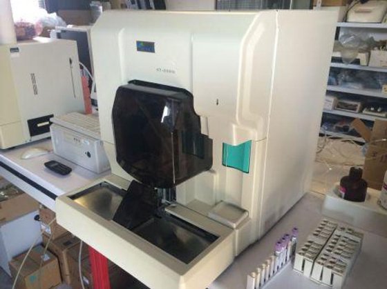 D'occasion À vendre SYSMEX XT- 2000 i Hematology Analyzer à Les Pennes ...