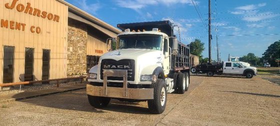 2006 Mack CV713 in Oil City, LA, USA