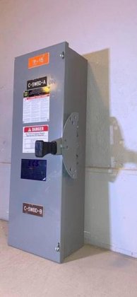 SQUARE D 30A DOUBLE THROW ENCLOSED SWITCH DTU361 in Shippensburg, PA, USA