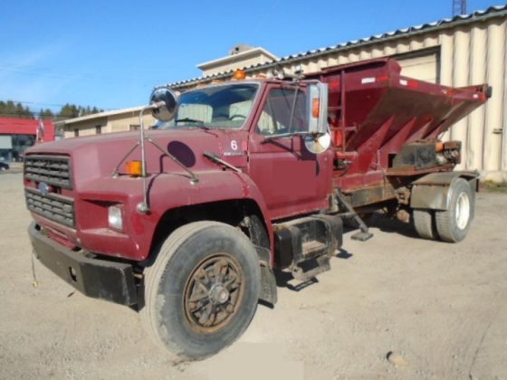 1989 Ford F-800 in Boisbriand, Quebec, Canada