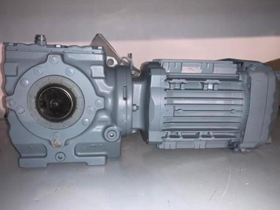 SEW Servomotor SA47 DRN80MK4 500W in Warsaw, Poland