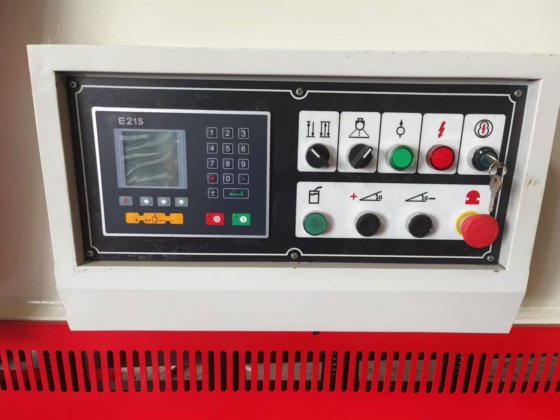 Variable Angle Hydraulic Guillotine in Pudahuel, Santiago Metropolitan ...