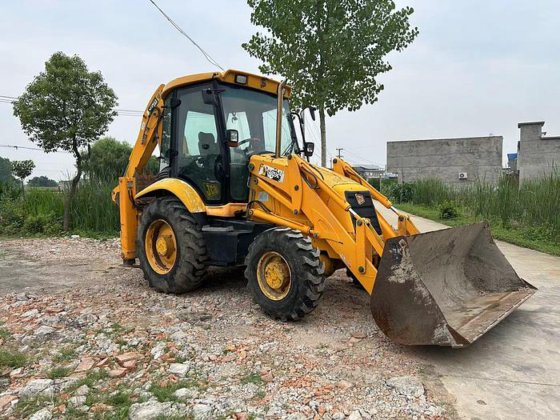 JCB 3CX Backhoe Loader in Shanghai, Shanghai, China