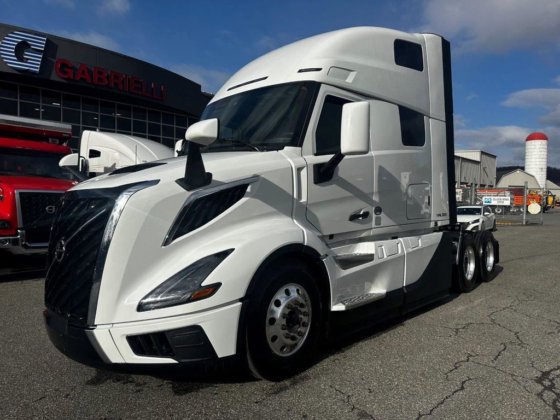2025 Volvo VNL64T660 in Bloomsbury, NJ, USA