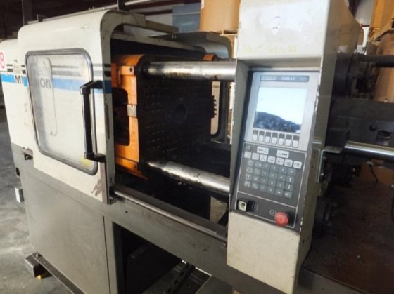 Cincinnati Milacron Injection Molding Machine in United States