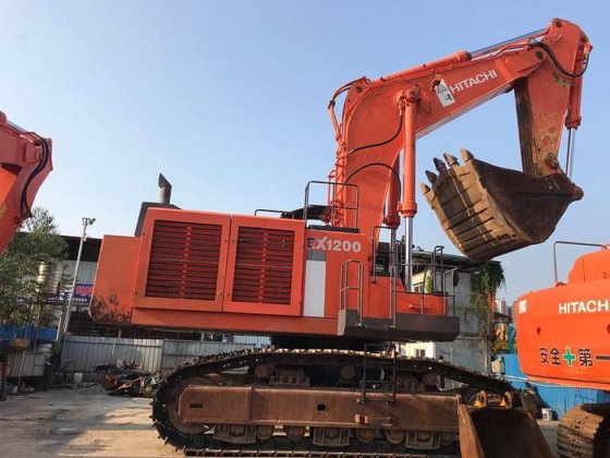 Hitachi ex1200 in Shanghai, China