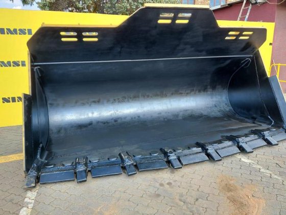 CAT 988 Front End Loader Bucket in Emalahleni, South Africa