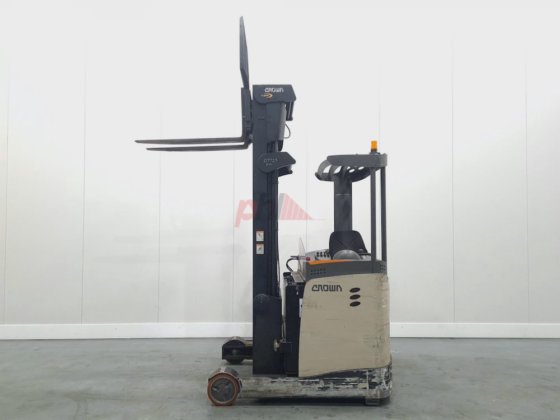 2010 CROWN ESR5000-14 OPT3 REACH Forklifts in Odiham, United Kingdom