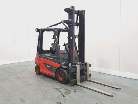2014 LINDE E30-01 387 ELECTRIC Forklifts in Odiham, United Kingdom