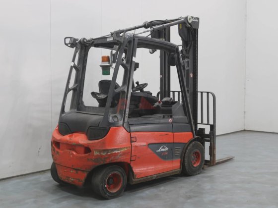 2012 LINDE E30-01 387 ELECTRIC Forklifts in Odiham, England, United Kingdom