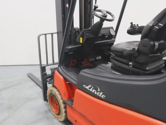 1999 LINDE E30/600 336 ELECTRIC Forklifts in Odiham, United Kingdom