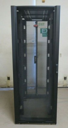 APC AR3150 Netshelter SX Deep 42U 750mm x 1070mm Server Rack Cabinet ...