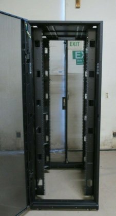 APC AR3150 Netshelter SX Deep 42U 750mm x 1070mm Server Rack Cabinet ...