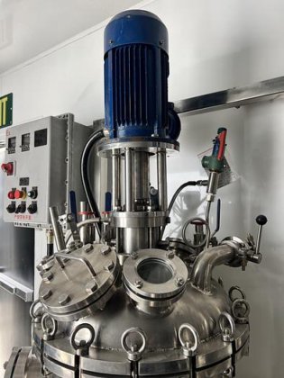 (2) 100 L Crystallization Reactor with Agitators and Controller in ...