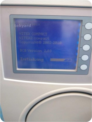 BioMerieux Vitek 2 Compact 27530 Microbial Identification System in ...