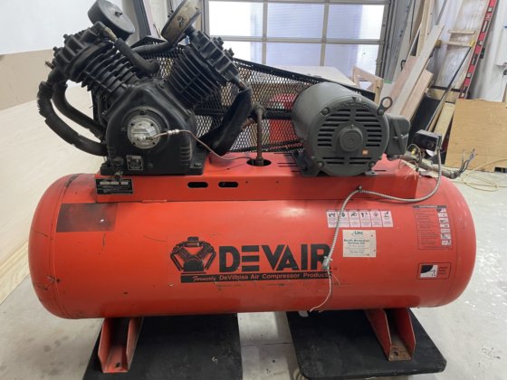 15 HP Devair Compressor in Vancouver, British Columbia, Canada