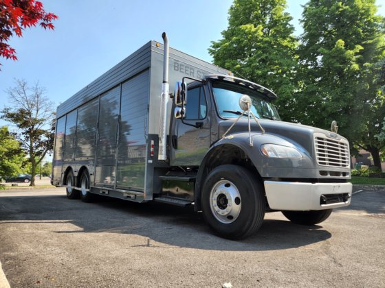 2014 Freightliner M2 in Mississauga, Ontario, Canada