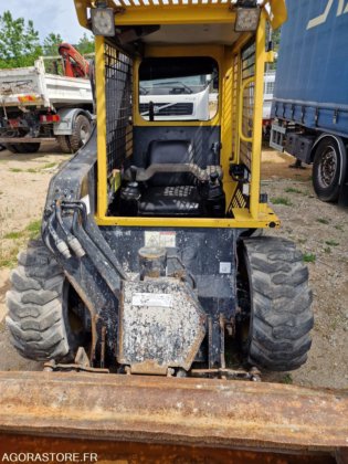 1997 JCB 165 in Montreuil, France