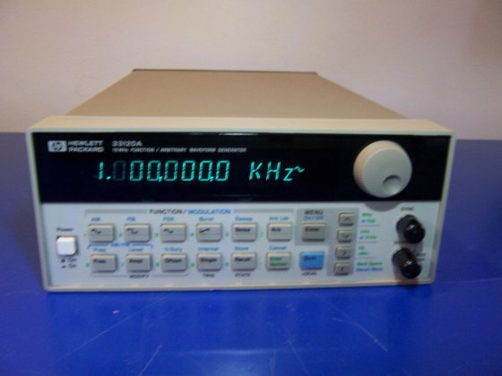 10529 HP 33120A 15 MHZ FUNCTION / ARBITRARY WAVEFORM GENERATOR in Elk ...