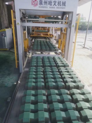 Servo Motor Vibration Hollow Paving Concrete Block Machine on Wall in ...