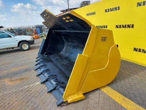 CAT 988 Front End Loader Bucket in Emalahleni, South Africa