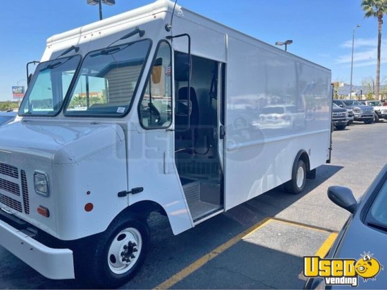 - 2014 Ford F59 Super Duty | Empty Step Van with Lift Gate in Arizona, USA