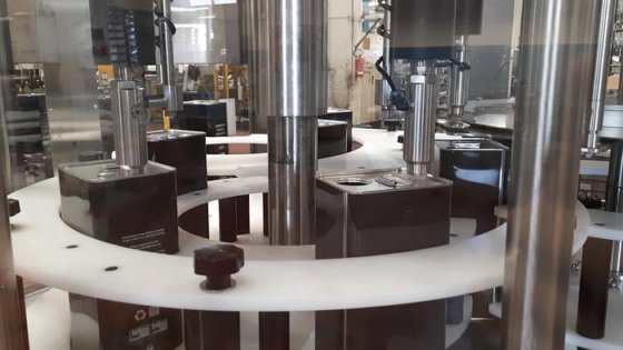 Monoblock for capping rectangular tanks for olive oil - MC in Milan, Italy