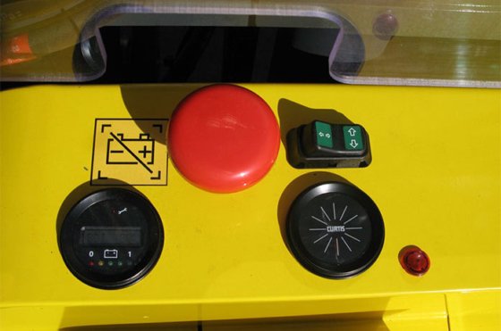 Combi WR4 Walkie Reach Stacker in Melbourne, Australia