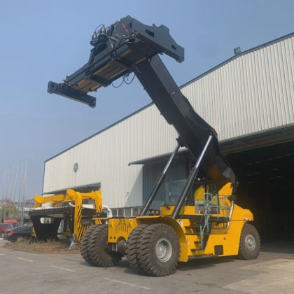 Industrial Reach Stacker Designed for Heavy Container Load Lifting and ...