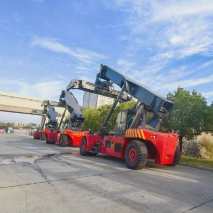 40-45 Ton Reach Stacker Container Loading Equipment in Hunan, China