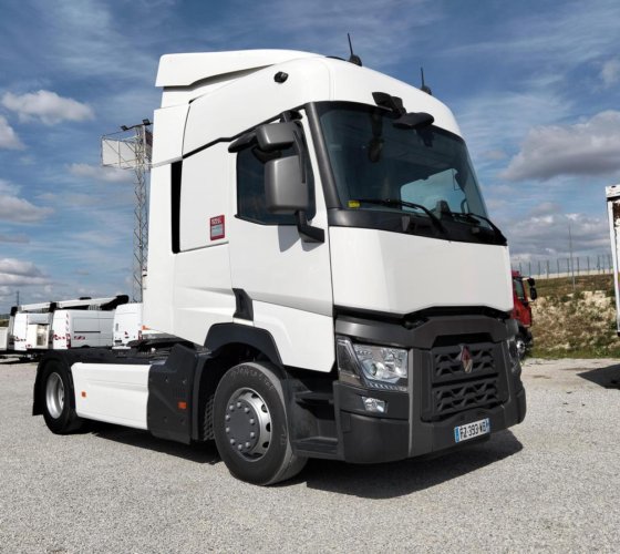 2021 Renault T-Series in Los Palacios y Villafranca, Andalusia, Spain