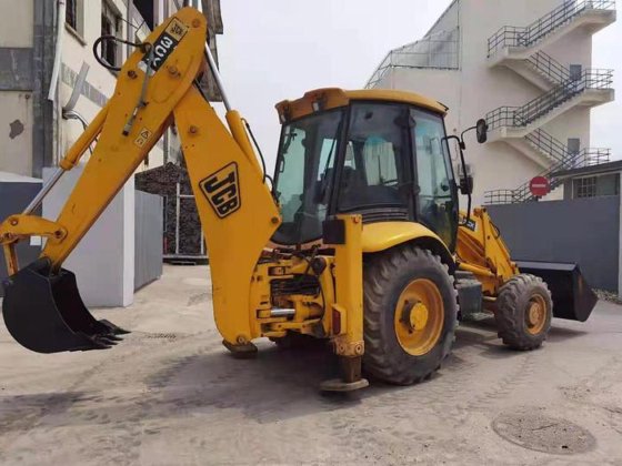 JCB 3CX Backhoe Loader in Shanghai, China