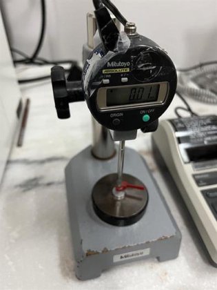 Mitutoyo model 7004 thickness tester with Mitutoyo model DP-1VR ...