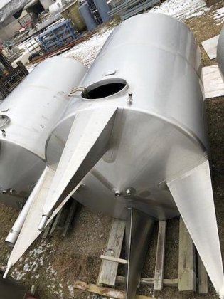 9000 liter stainless steel tanks with agitator in Harndrup, Denmark