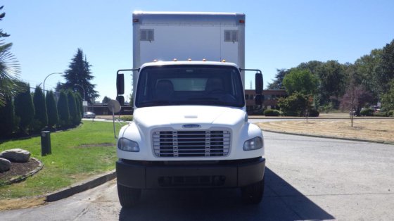 2015 Freightliner M2 106 28 Foot Cube Van Diesel with Air Brakes ...