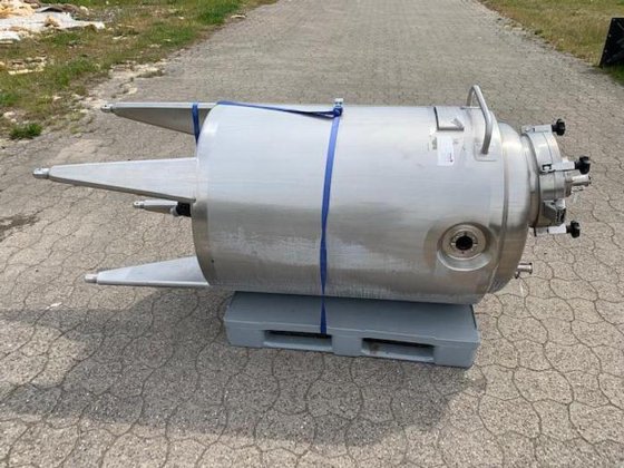 Stainless 500 liter pressure tank in Harndrup, Denmark