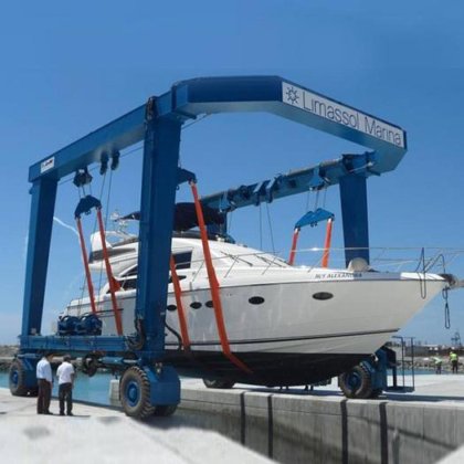 Outboard Boat Motor Hydraulic Lift Gantry Crane For Lifting Boat travel ...