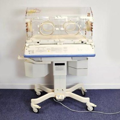 HILL ROM AIR-SHIELDS ISOLETTE C2000 INCUBATOR in Montreuil, France
