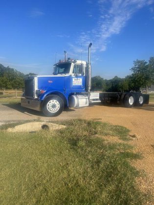 2004 Peterbilt Cab and chassis in Lone Grove, OK, USA