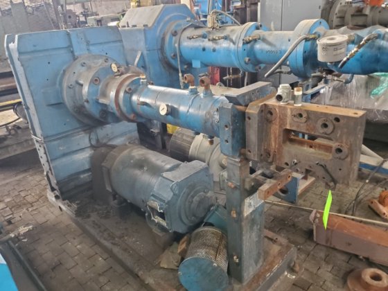 NRM 3 1/2" Rubber Extruder in Cleveland, OH, USA