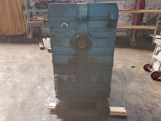 NRM 3 1/2" Rubber Extruder in Cleveland, OH, USA