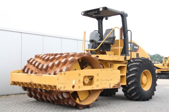Caterpillar CP-533E Compactor