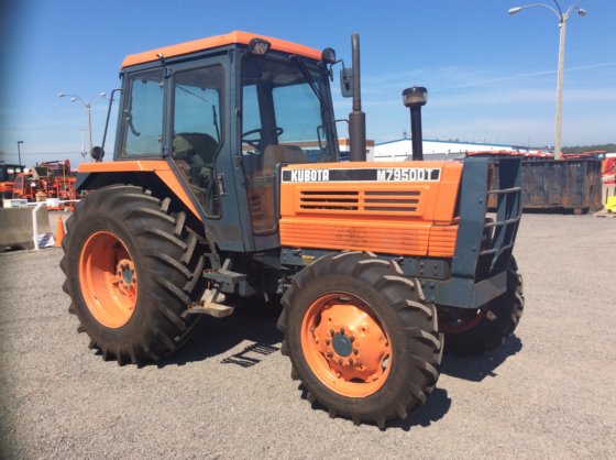 Kubota M7950DT Tractor