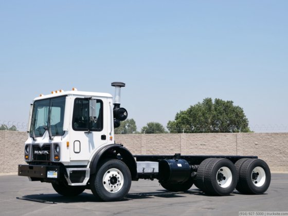 Mack MRU613 Cab Chassis truck