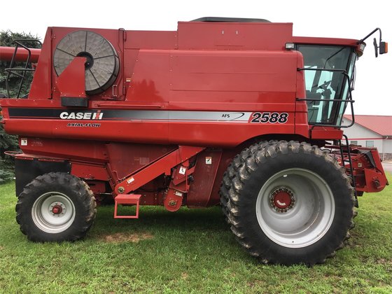 Case IH 2588 Combine