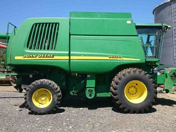 John Deere 9650 STS Combine