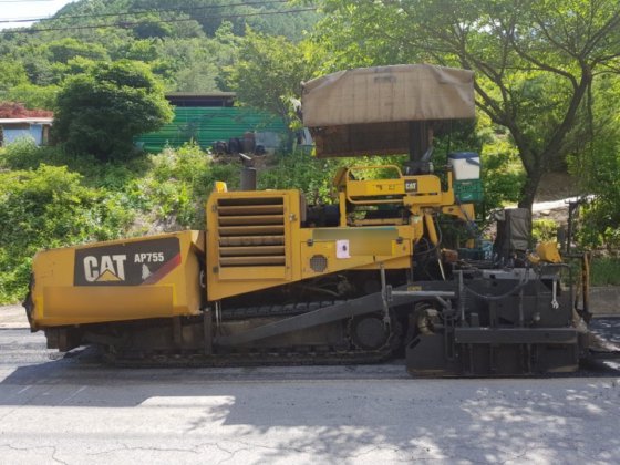 Caterpillar AP755 Asphalt Paver