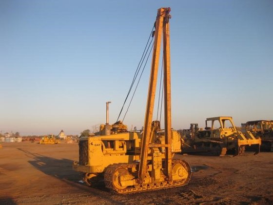 Caterpillar 561D Pipelayer