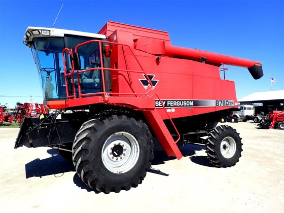 Massey Ferguson 8780 Combine