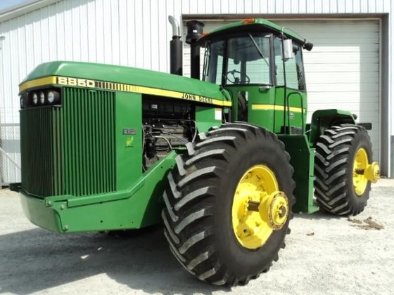 John Deere 8850 Tractor